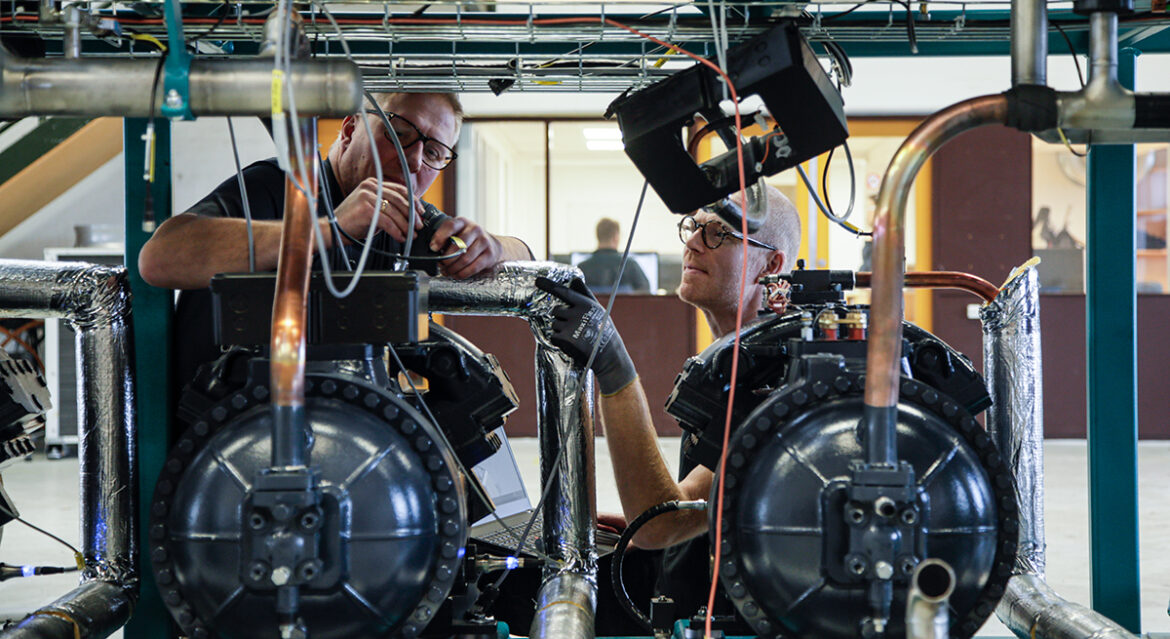 Large-Scale Heat Pumps for District Heating & Cooling | DBDH